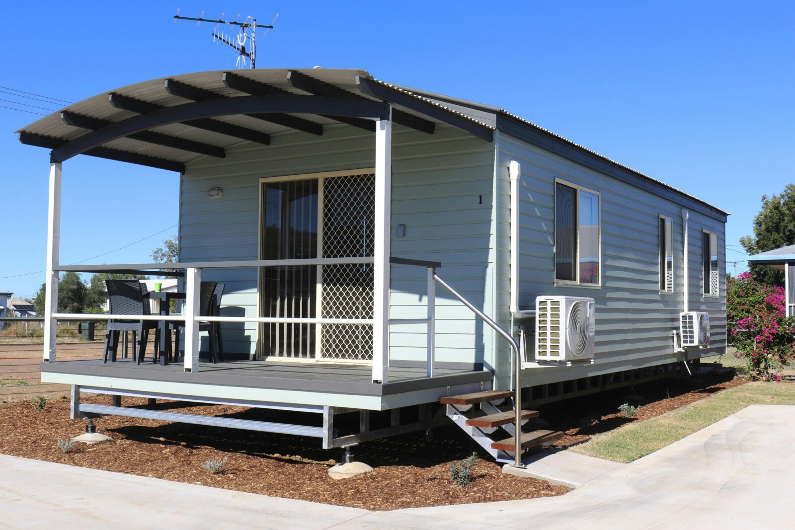 Longreach Starlight Cabins - Boutique Outback Accommodation ...